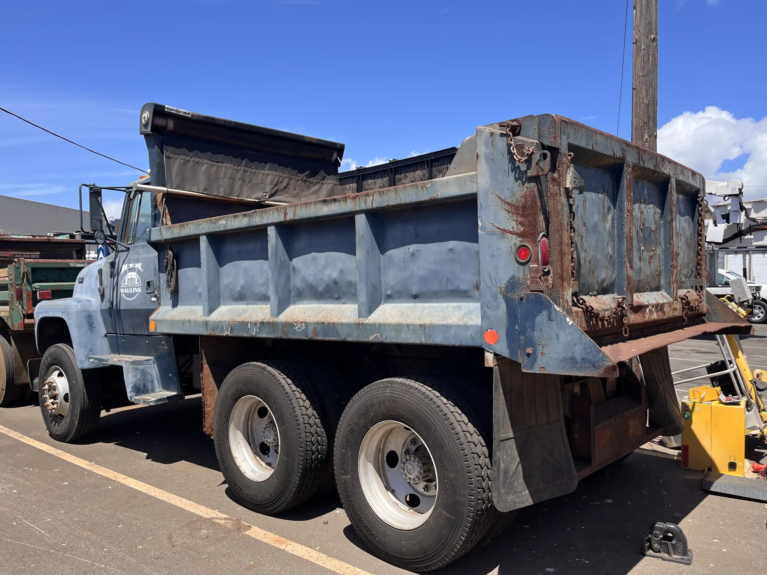 Tandem Dump Truck Hauling Services | Oahu, Hawaii